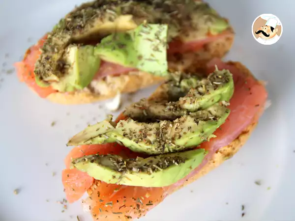Recept på bruschetta med lax och avokado