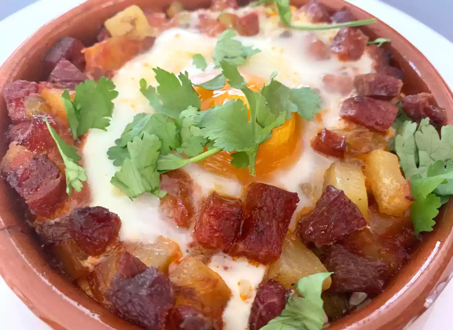 Flamencoäggrecept med potatis och chorizo