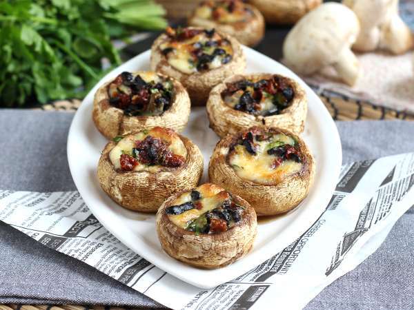 Fyllda och bakade champinjoner (en bra idé för aperitif)