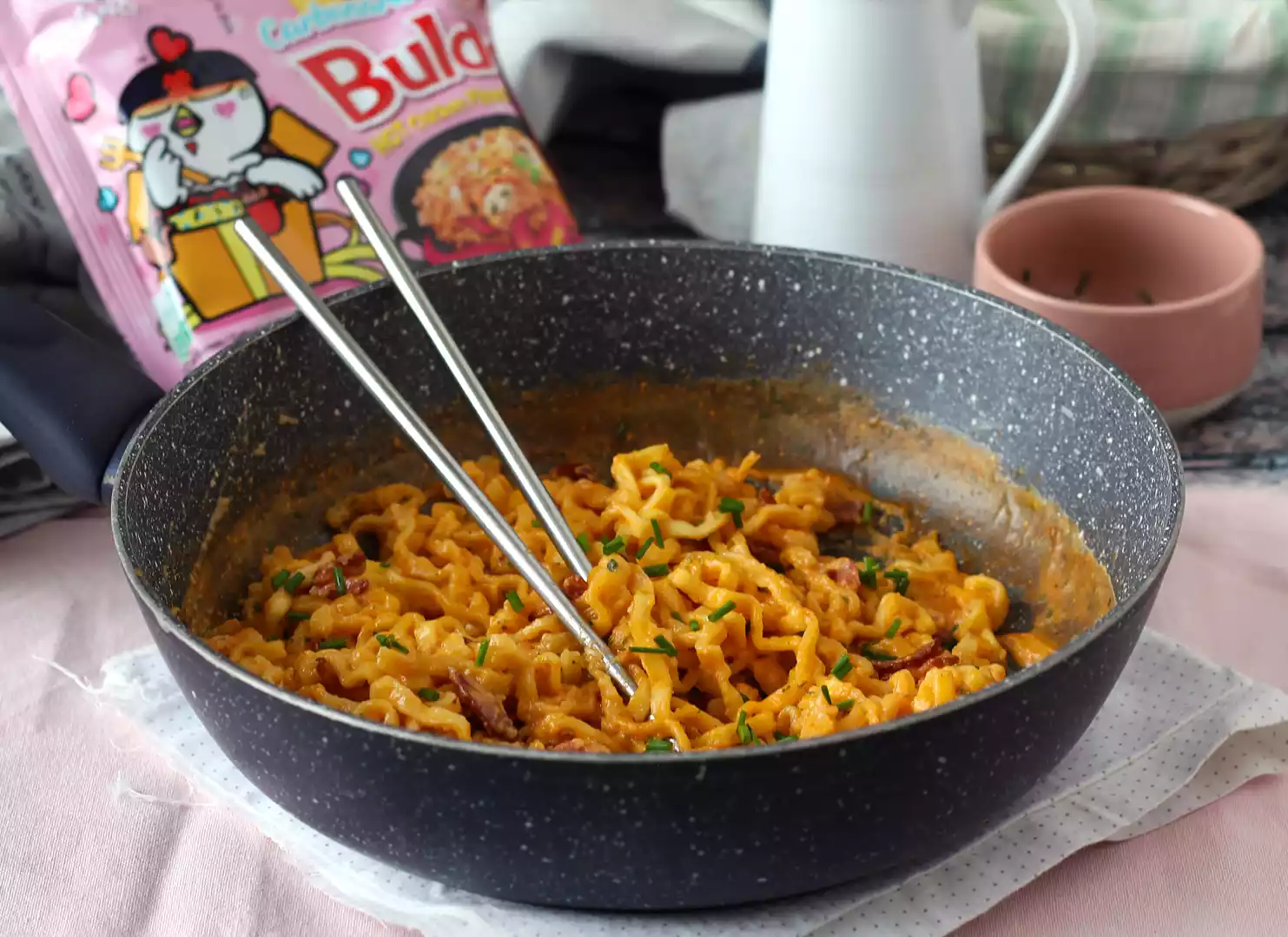 Bästa receptet för buldak-nudlar med carbonara-smak