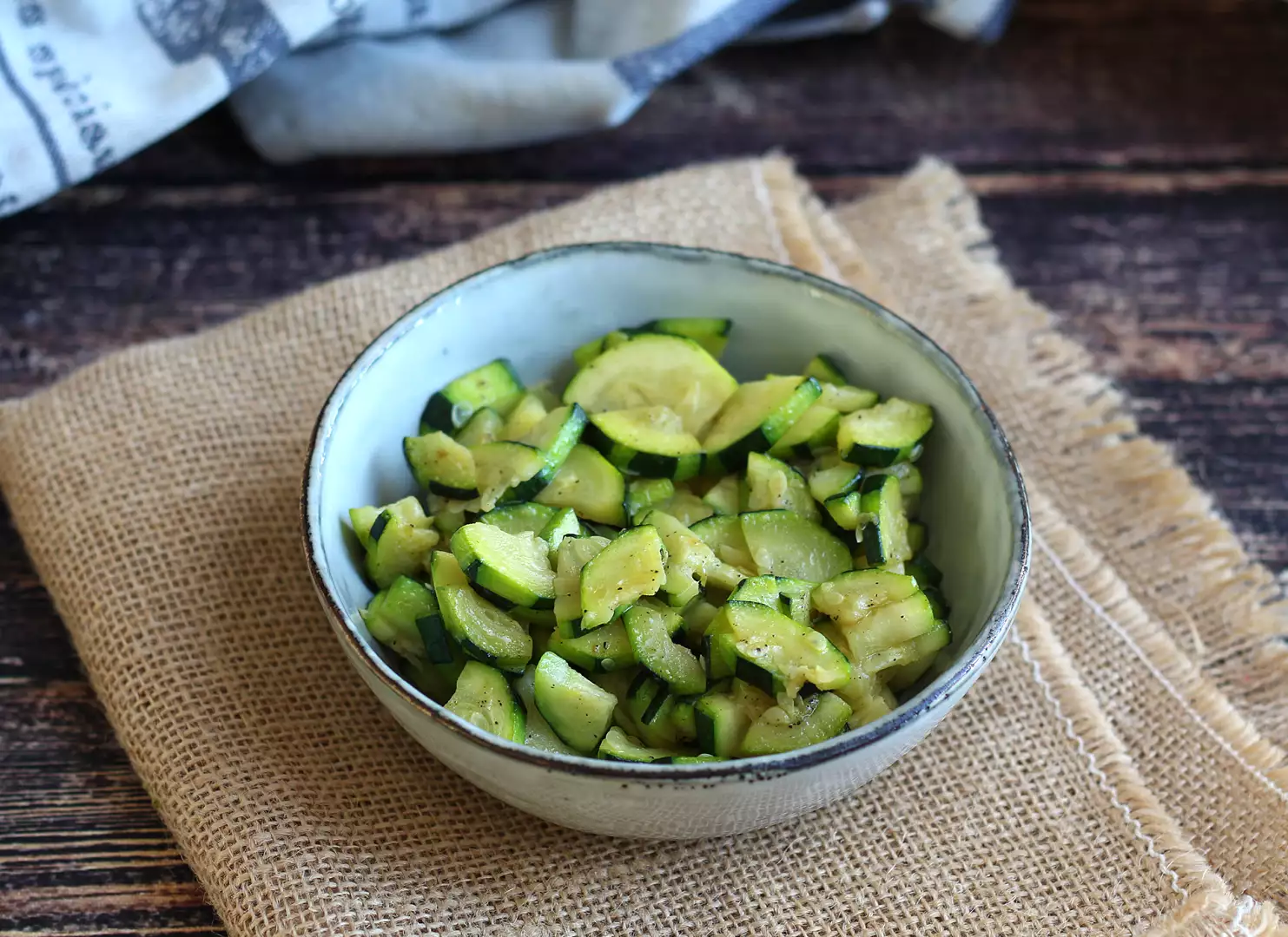 Recept: hur tillagar jag zucchini i panna?