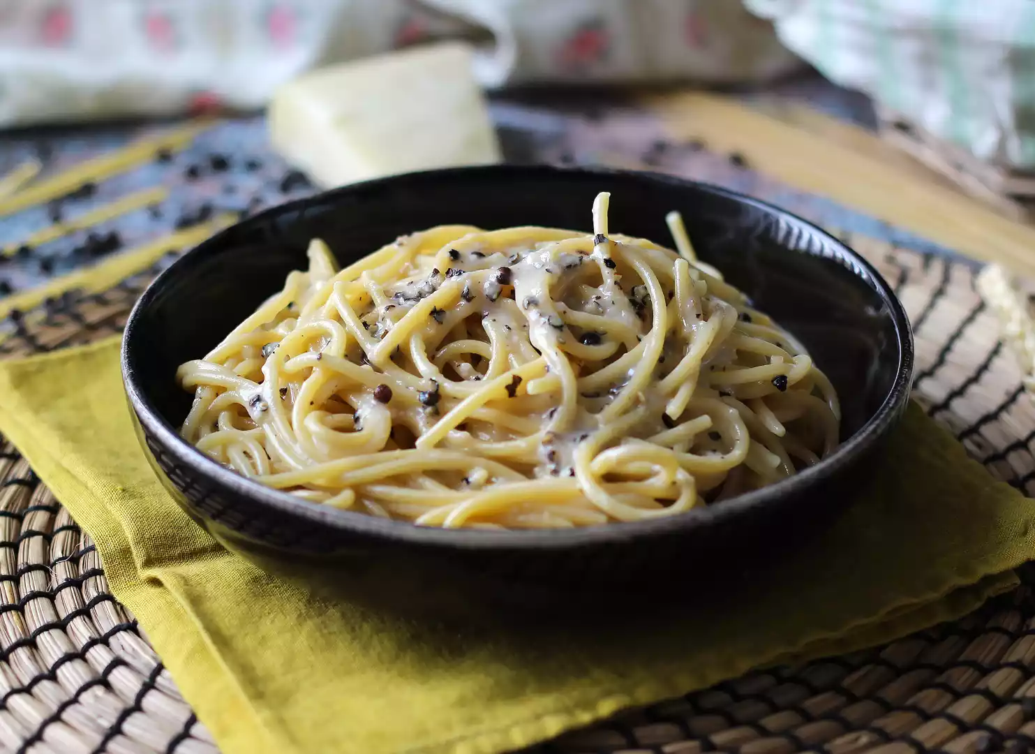 Recept: spaghetti cacio e pepe med 3 ingredienser