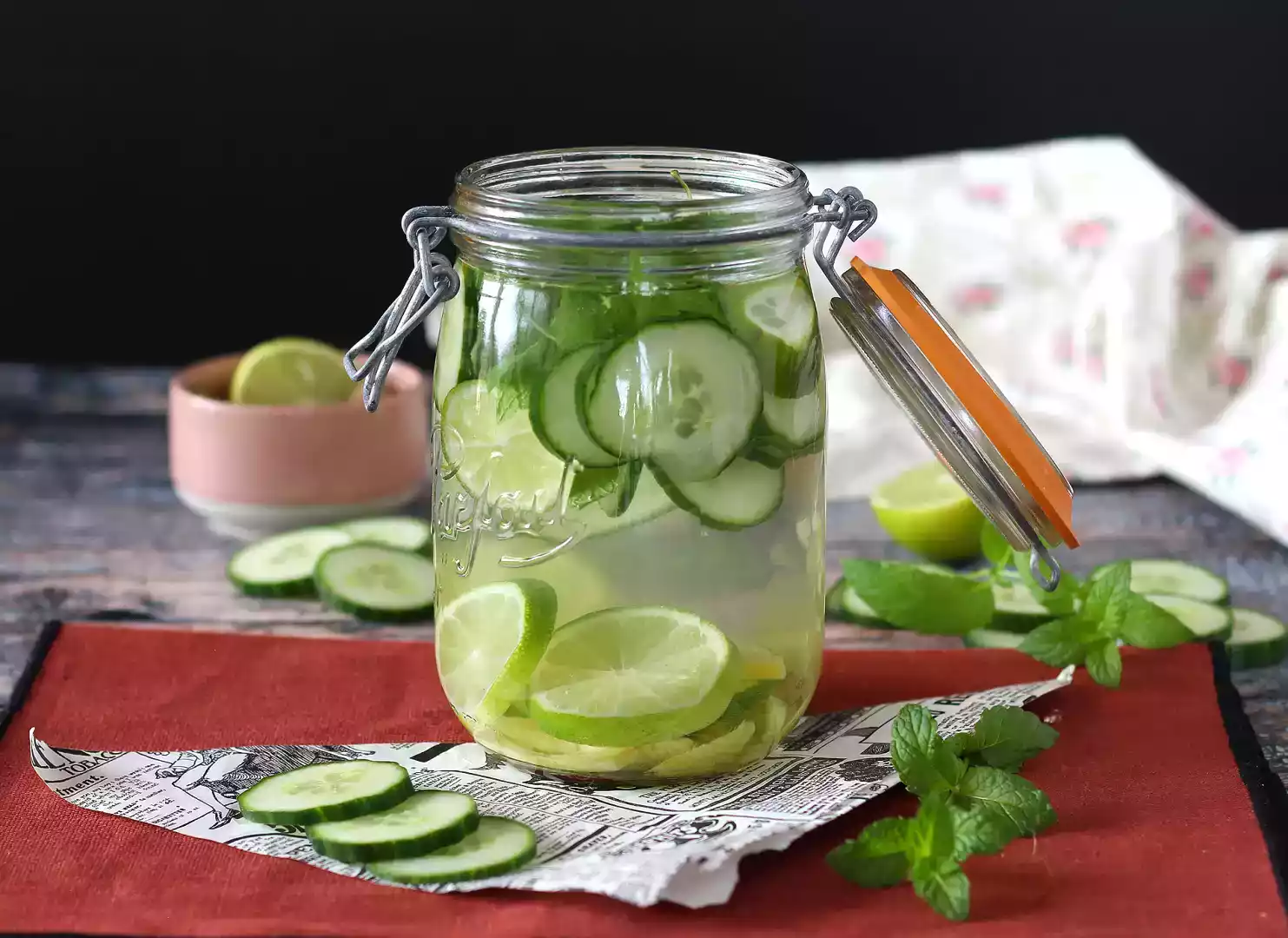 Recept på vatten med gurka, lime, mynta och ingefära